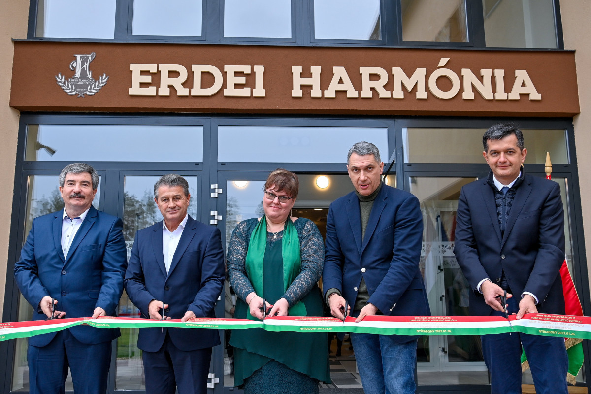 Egy Tasó Lászlóhoz kötődő egyesület építette meg a nyíradonyi Erdei ...