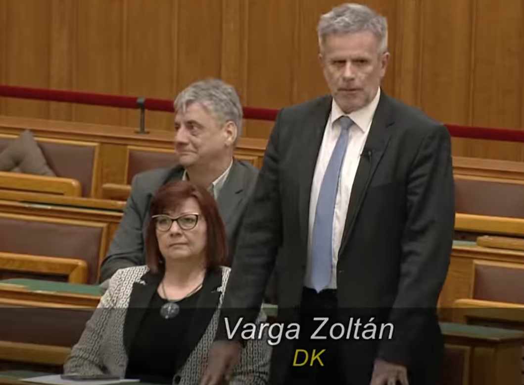 "Hátborzongató mértékű adóemeléssel" sújtja az önkormányzat Debrecen lakóit - a DK szerint jön a ...